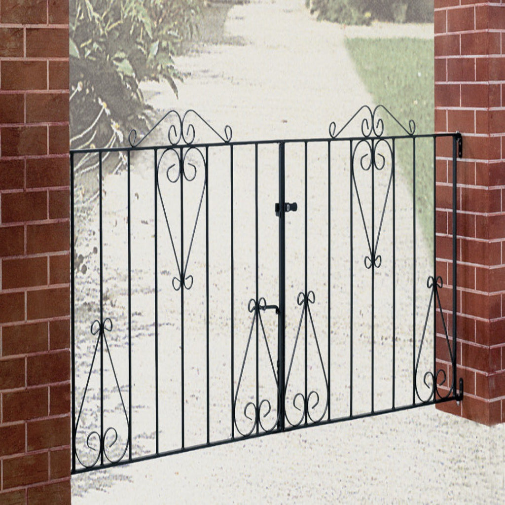 Callington Flat Top Driveway Gate – Ruby Group