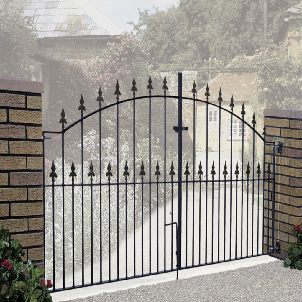 Saltash Bow Top Driveway Gate – Ruby Group
