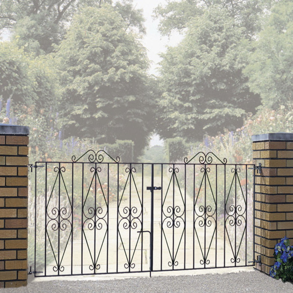 St Austell Flat Top Driveway Gate – Ruby Group