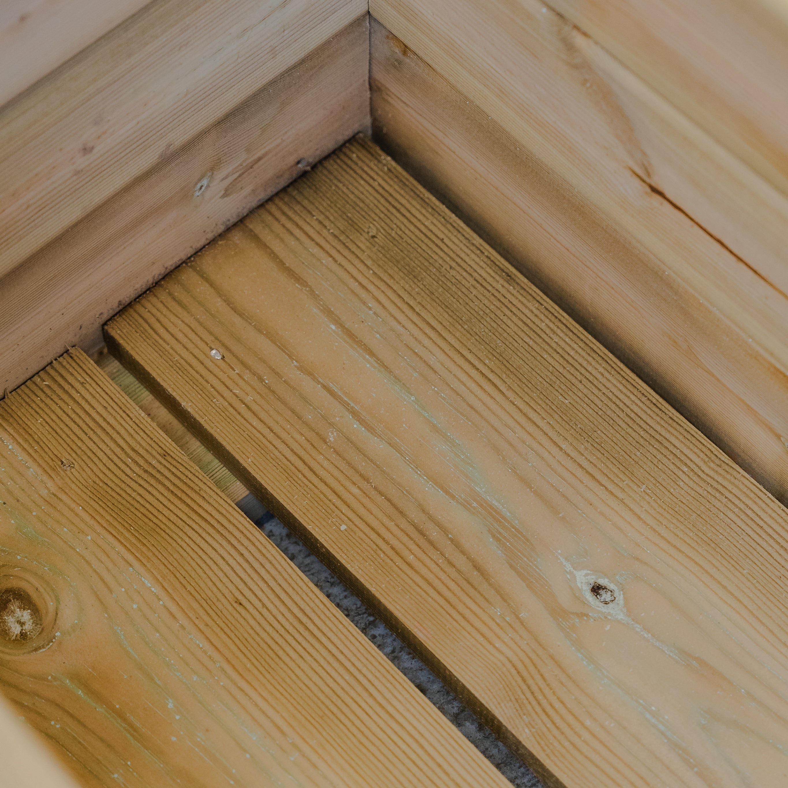 Premium Treated Redwood Overlap Planter – Ruby Group