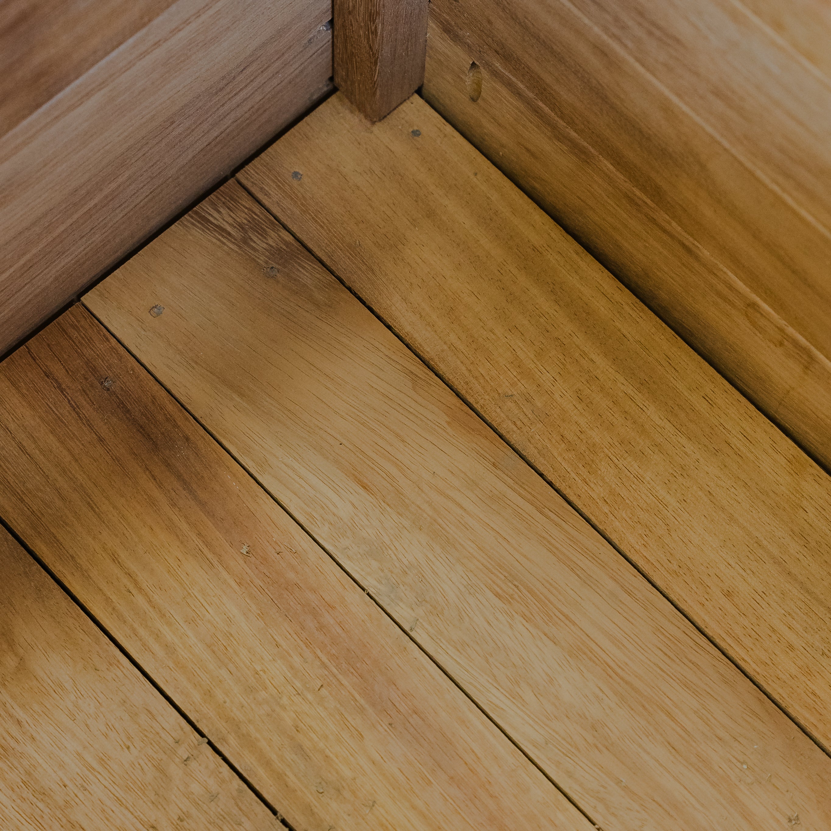 Premium Iroko Hardwood Overlap Planter – Ruby Group