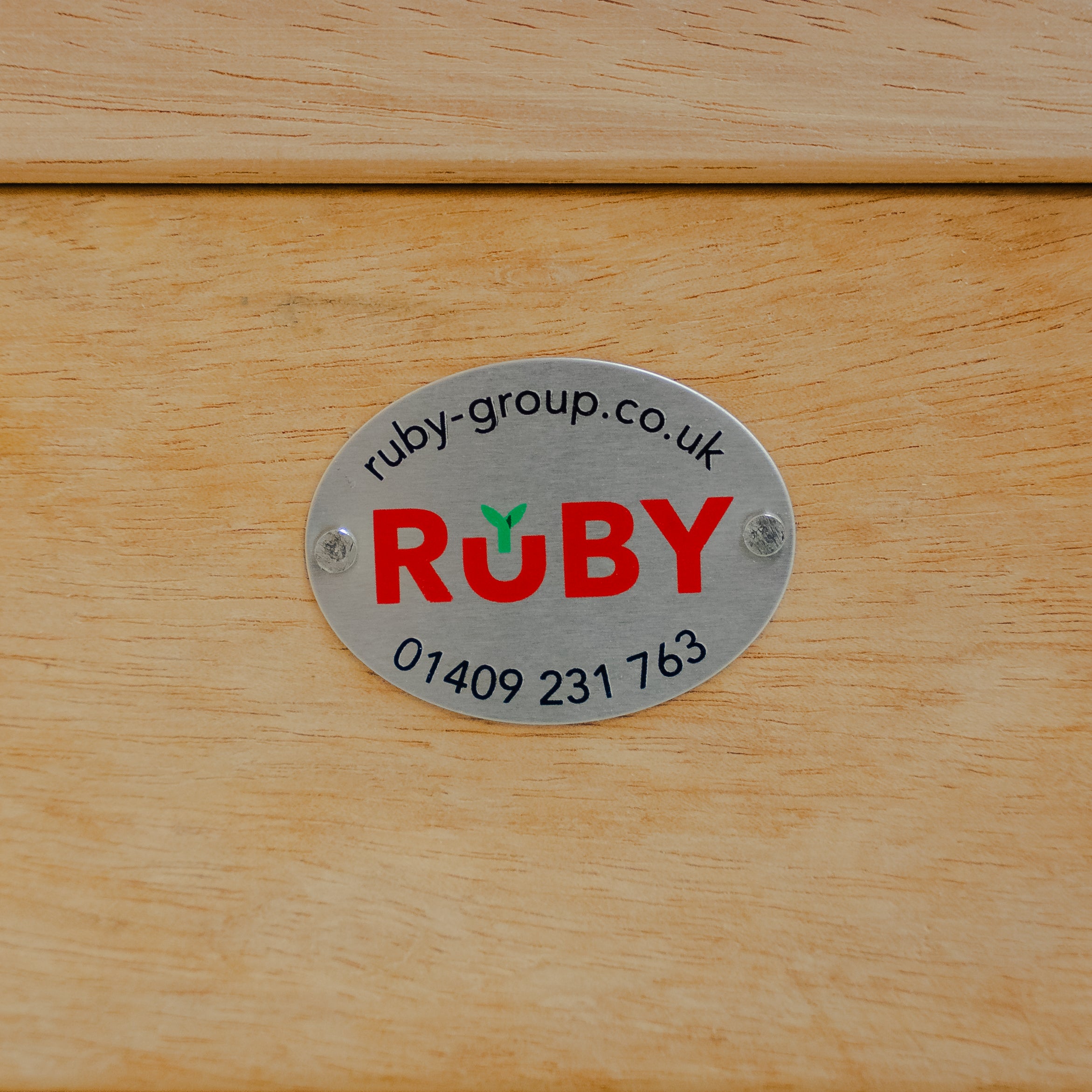 Premium Iroko Hardwood Overlap Planter – Ruby Group