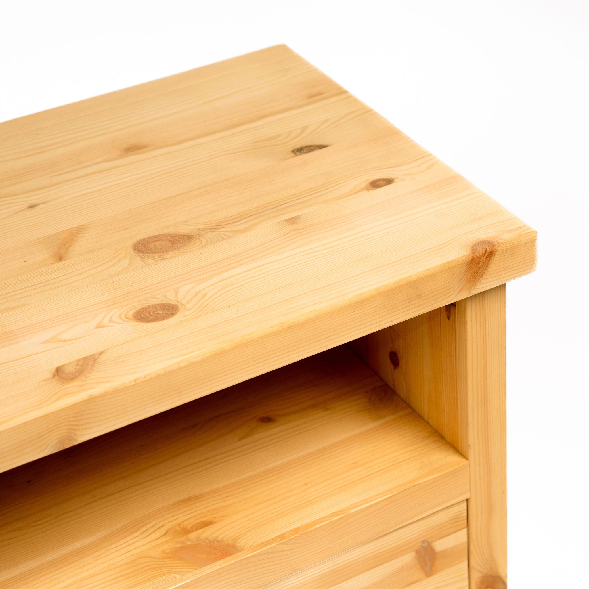 Croyde 2 Drawer TV Stand – Ruby Group